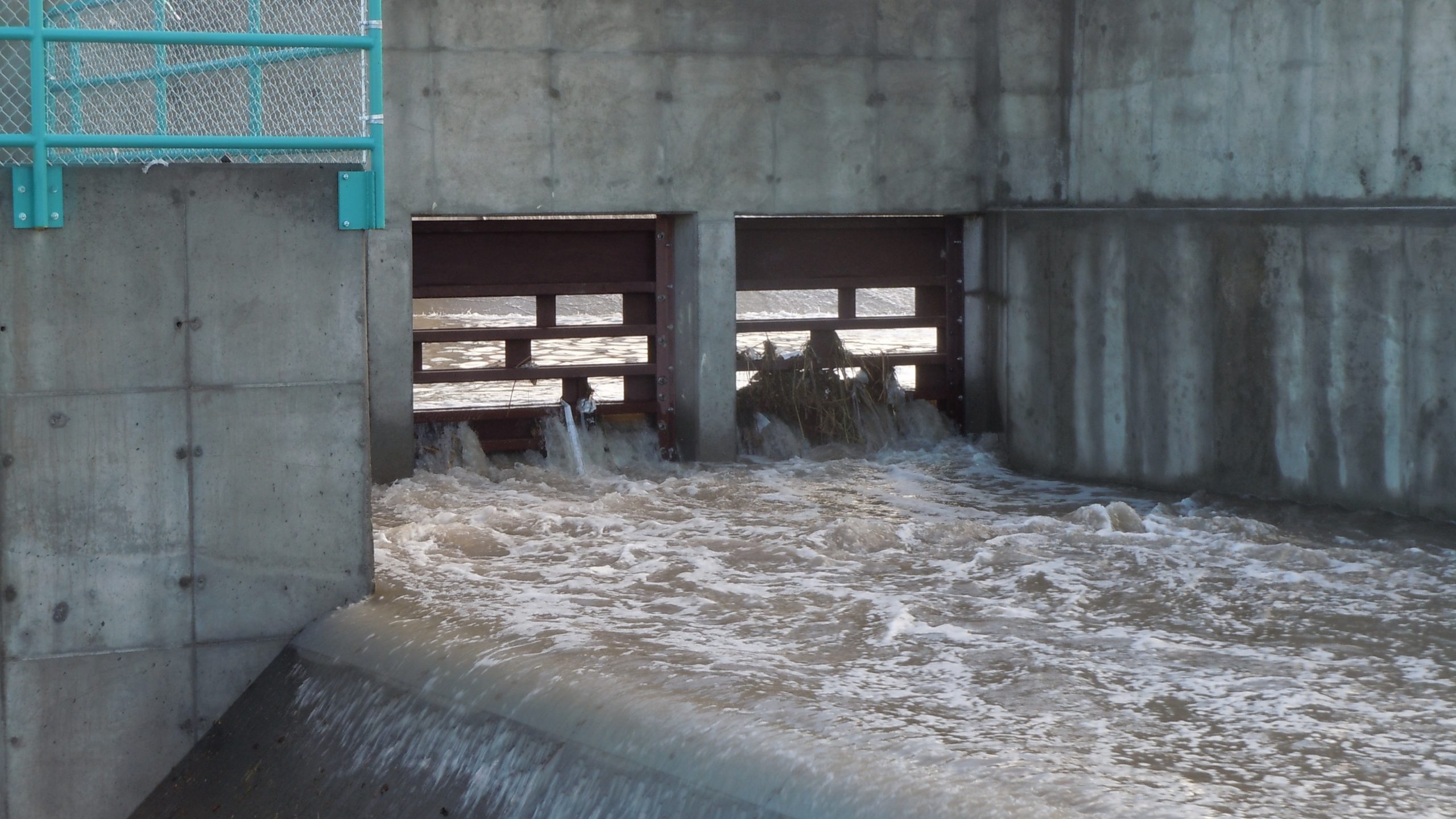 South Diversion Channel, I-25 Baffle Chute Stormwater Quality Facility ...